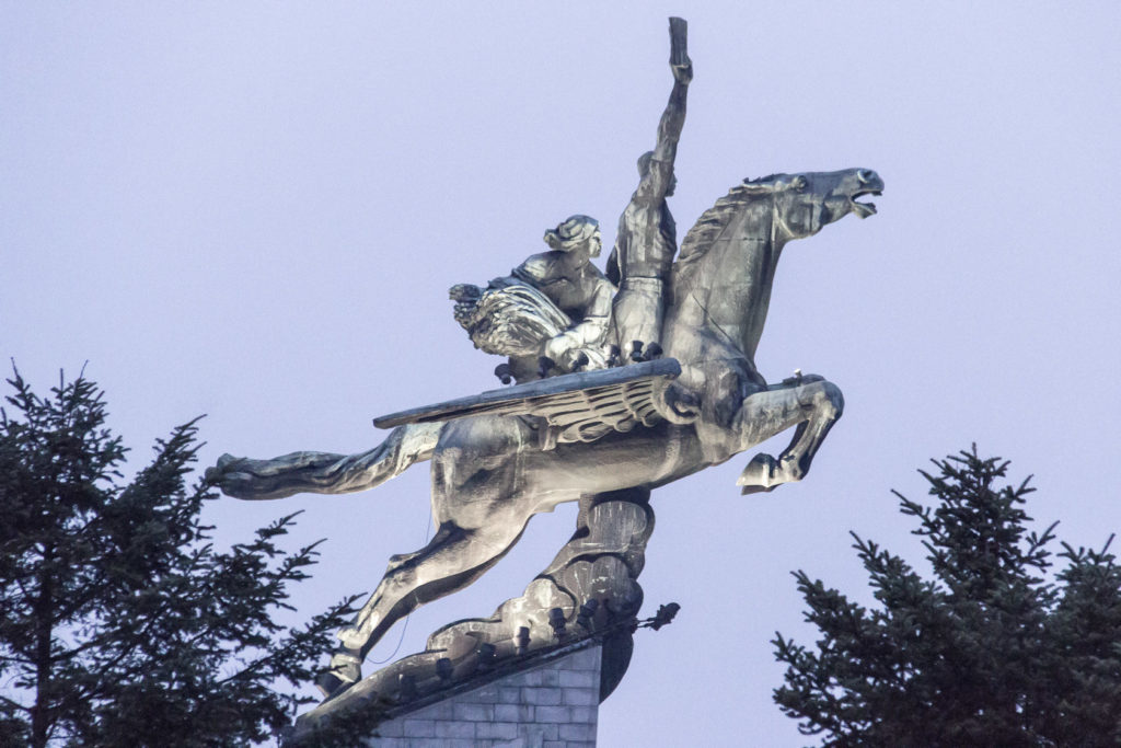 chollima-statue-night | Uri Tours